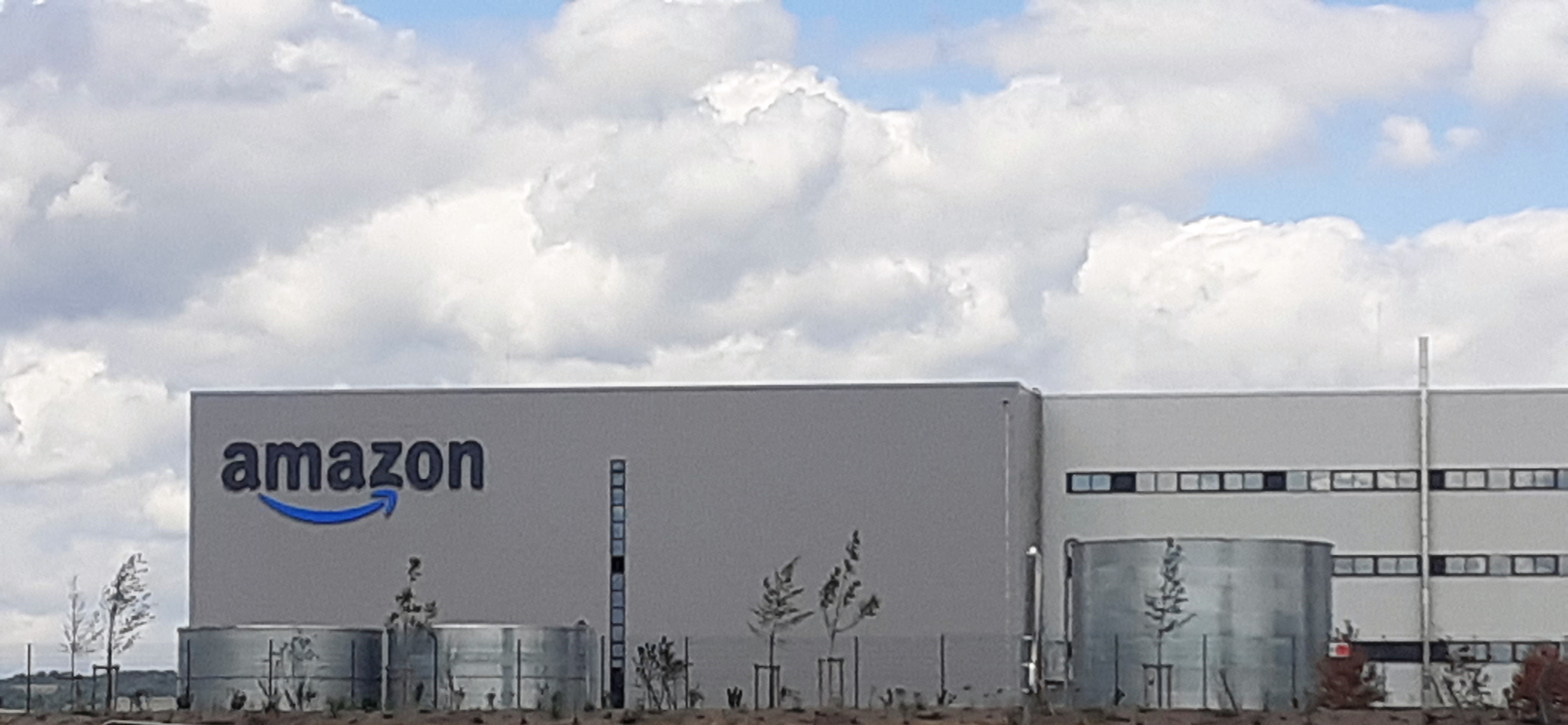 Amazon en Lorraine : la bâtiment situé à Augny possède son logo