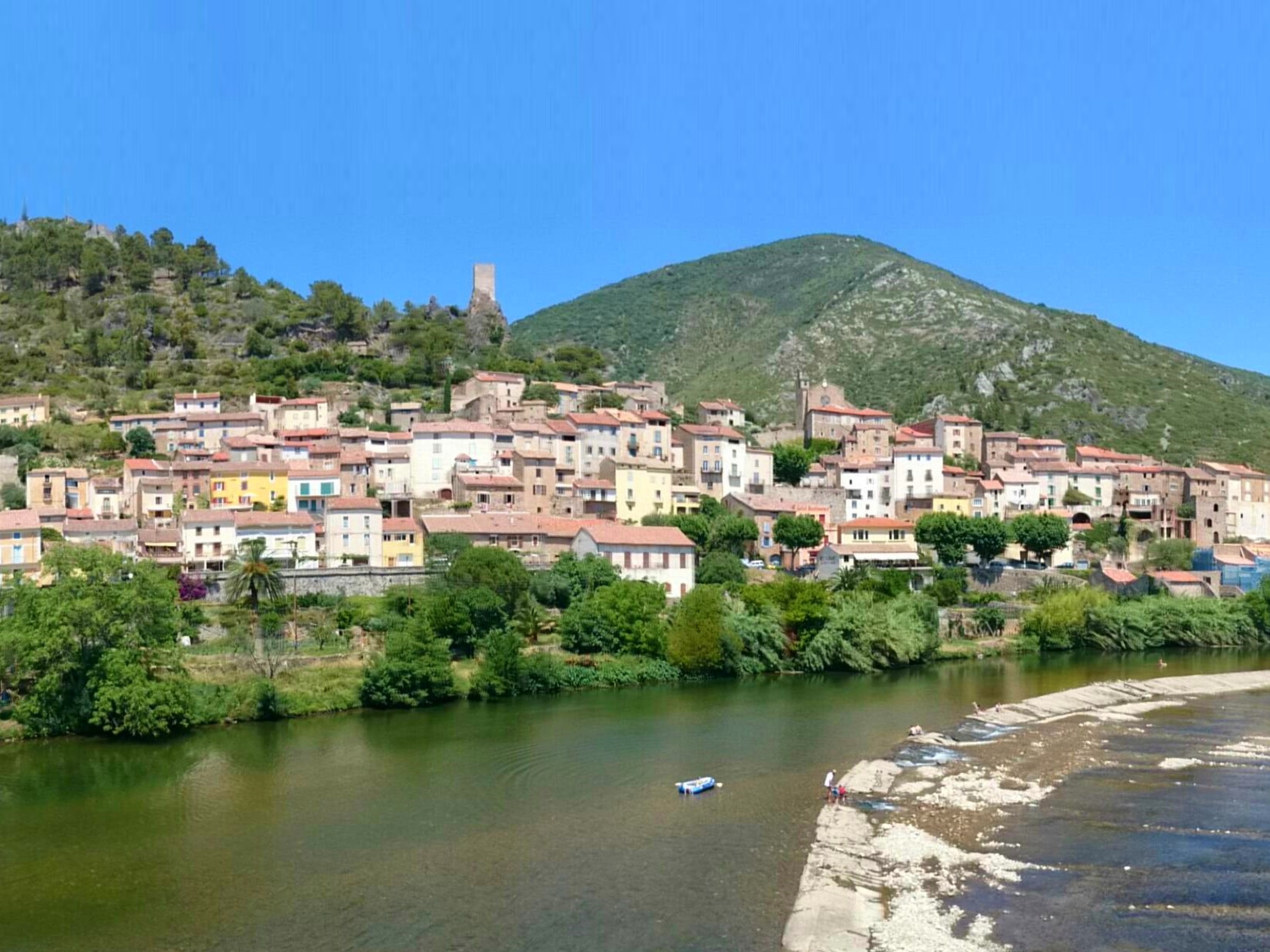 Roquebrun, le petit nice de l'hérault